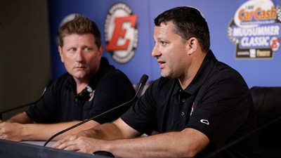 TONY STEWART AND ROGER SLACK NAMED PROMOTERS OF THE YEAR – Eldora Speedway